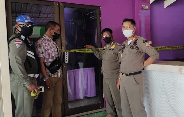 Satpol PP Bangkalan Segel Café Karaoke Yang Meresahkan – Bacaini.id