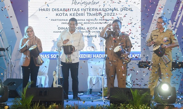 Peringatan Hari Disabilitas, Dinsos Kota Kediri Berikan Bantuan Alat - Bacaini.id